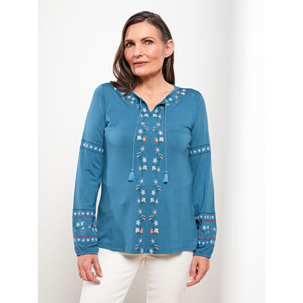 Bağlamalı Yaka Nakışlı Uzun Kollu Kadın Tişört