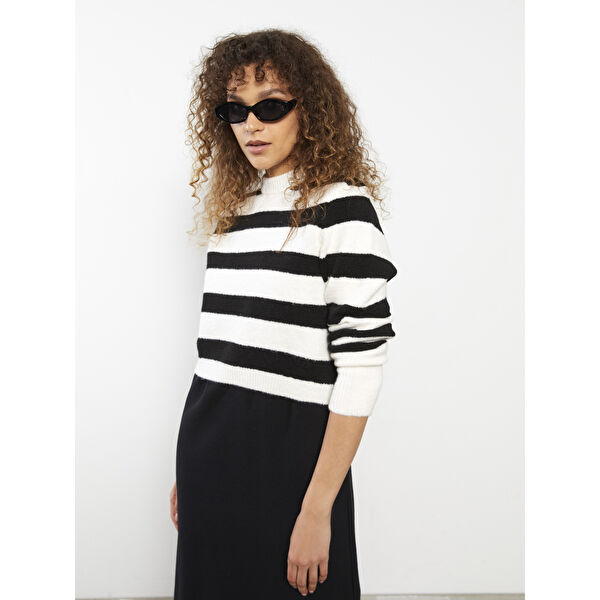 Dik Yaka Çizgili Uzun Kollu Kadın Triko Kazak