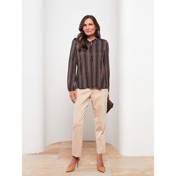 Bağlamalı Yaka Çiçekli Uzun Kollu Kadın Tişört