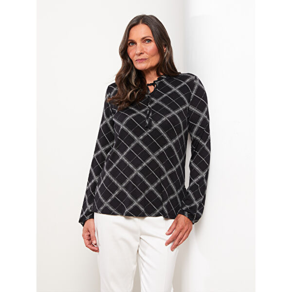 Bağlamalı Yaka Çiçekli Uzun Kollu Kadın Tişört