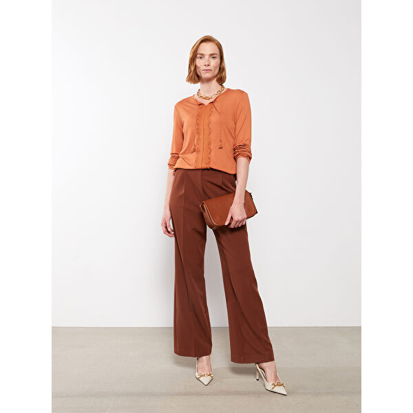 Bağlamalı Yaka Nakışlı Uzun Kollu Kadın Tişört Bağlamalı Yaka Nakışlı Uzun Kollu Kadın Tişört