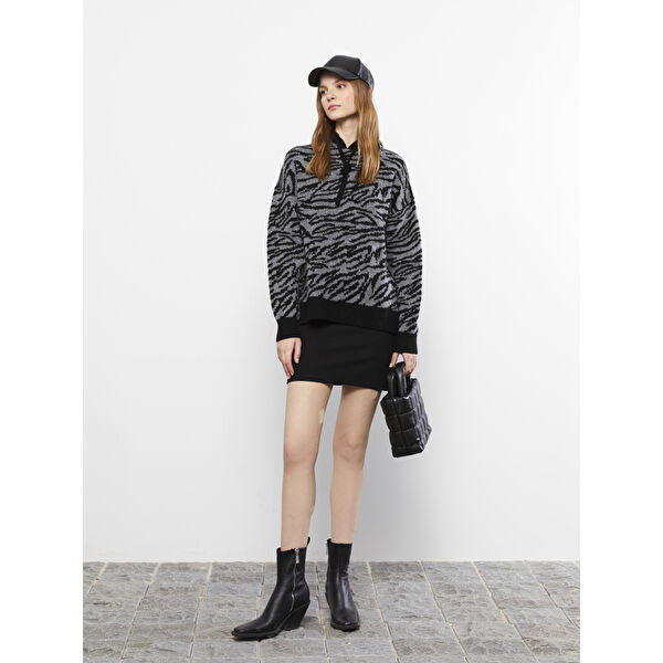 Kapüşonlu Desenli Uzun Kollu Kadın Triko Kazak Kapüşonlu Desenli Uzun Kollu Kadın Triko Kazak