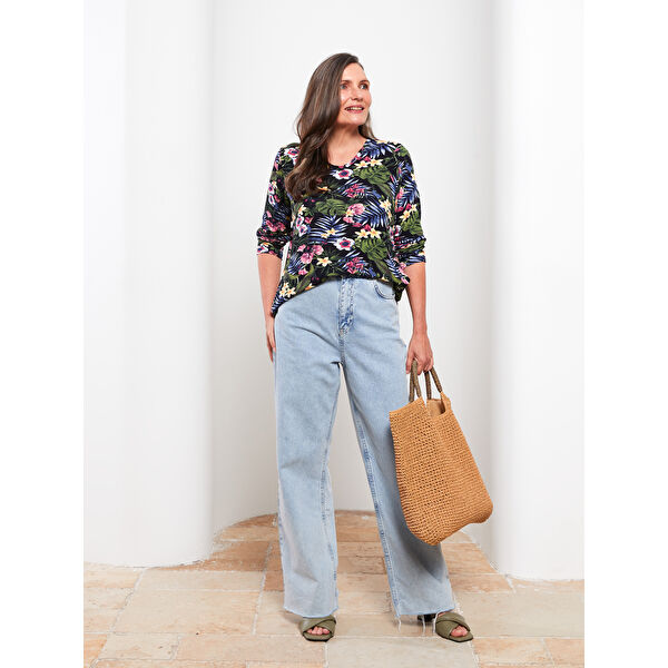 V Yaka Çiçekli Uzun Kollu Kadın Tişört