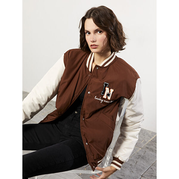 Dik Yaka Nakışlı Uzun Kollu Kadın Mont