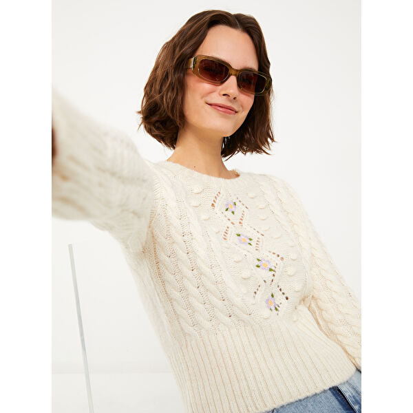 Bisiklet Yaka Nakışlı Uzun Kollu Kadın Triko Kazak