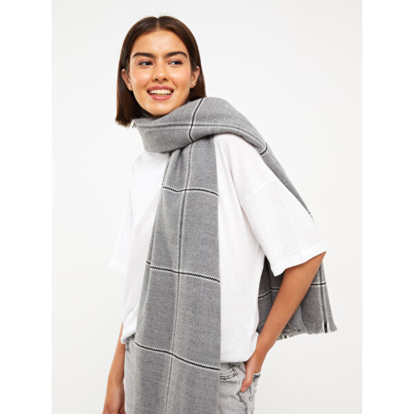 Ekose Desenli Püsküllü Kadın Atkı Ekose Desenli Püsküllü Kadın Atkı