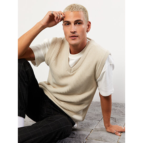 Standart Kalıp V Yaka Erkek Triko Süveter Standart Kalıp V Yaka Erkek Triko Süveter