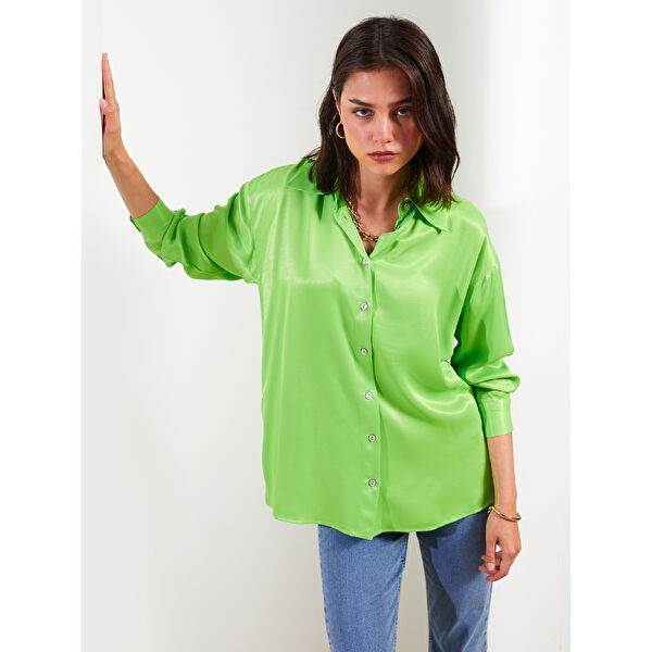 Önden Düğme Kapamalı Düz Uzun Kollu Oversize Saten Kadın Gömlek Önden Düğme Kapamalı Düz Uzun Kollu Oversize Saten Kadın Gömlek