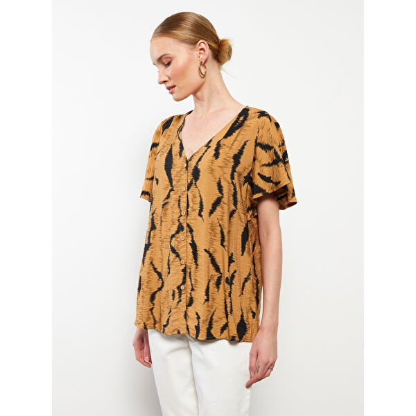V Yaka Desenli Kısa Kollu Kadın Bluz