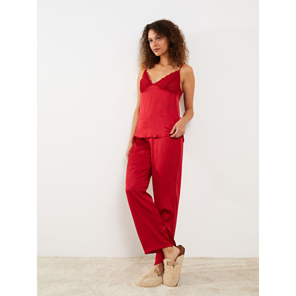 V Yaka Nakışlı Askılı Saten Kadın Pijama Takımı