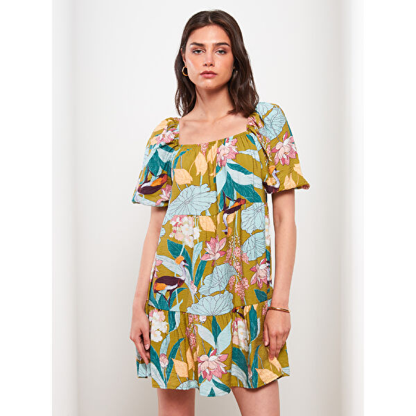 Kare Yaka Desenli Kısa Kollu Kadın Elbise Kare Yaka Desenli Kısa Kollu Kadın Elbise