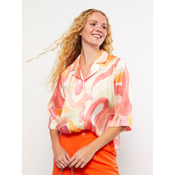 Önden Düğme Kapamalı Desenli Kadın Gömlek Önden Düğme Kapamalı Desenli Kadın Gömlek