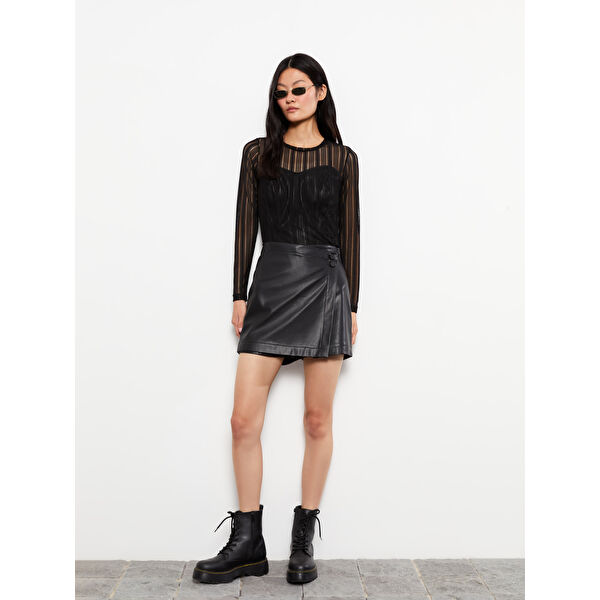 Düz Deri Görünümlü Kadın Şort Etek