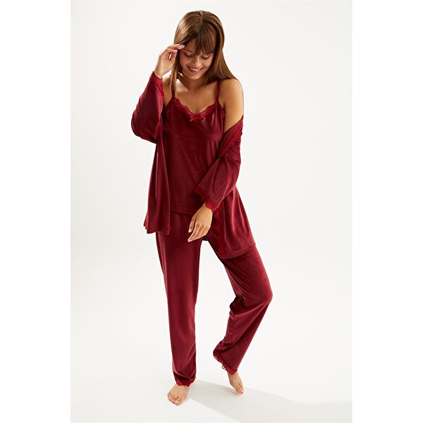 V Yaka Nakışlı Askılı Kadife Kadın Pijama Takımı ve Sabahlık V Yaka Nakışlı Askılı Kadife Kadın Pijama Takımı ve Sabahlık