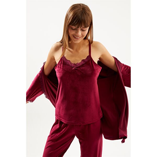 V Yaka Nakışlı Askılı Kadife Kadın Pijama Takımı ve Sabahlık V Yaka Nakışlı Askılı Kadife Kadın Pijama Takımı ve Sabahlık