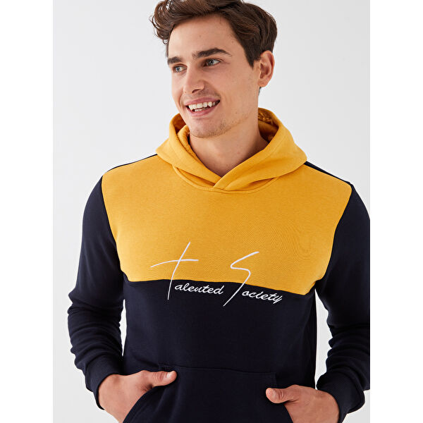 Kapüşonlu Uzun Kollu Nakışlı Erkek Sweatshirt