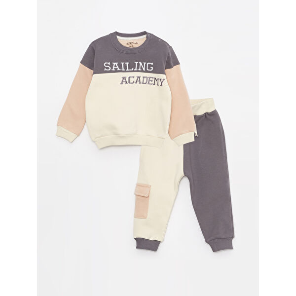 Bisiklet Yaka Uzun Kollu Nakış Detaylı Erkek Bebek Sweatshirt ve Eşofman Alt 2'li Takım Bisiklet Yaka Uzun Kollu Nakış Detaylı Erkek Bebek Sweatshirt ve Eşofman Alt 2'li Takım