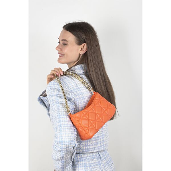 Deri Görünümlü Kapitoneli Kadın Omuz Çantası Deri Görünümlü Kapitoneli Kadın Omuz Çantası