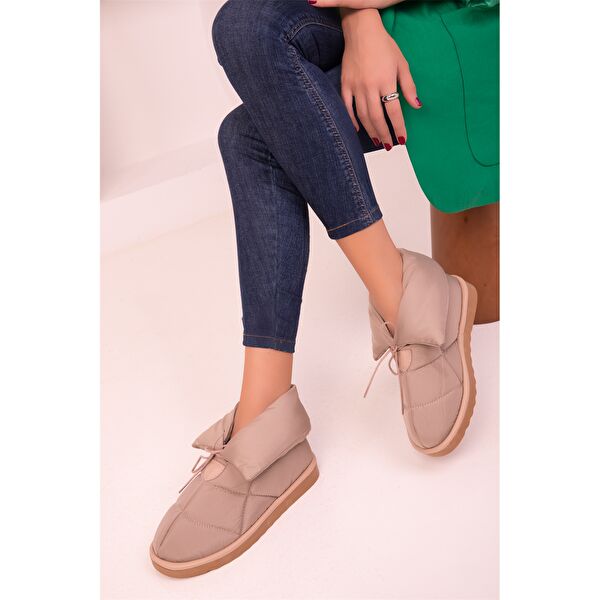 Bağcıklı Kadın Bot