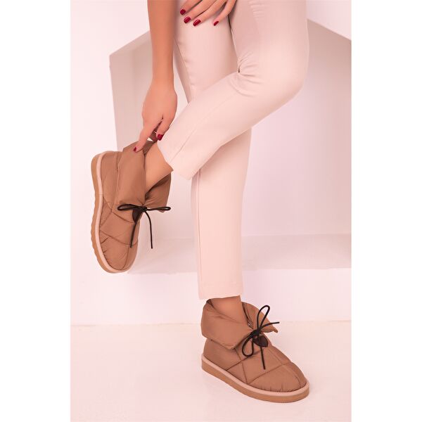 Bağcıklı Kadın Bot