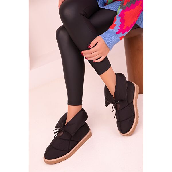 Bağcıklı Kadın Bot