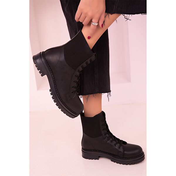 Deri Görünümlü Bağcıklı Kadın Bot