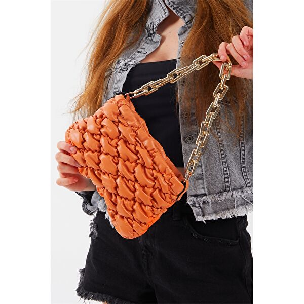 Deri Görünümlü Zincir Askılı Kadın Çapraz Çanta Deri Görünümlü Zincir Askılı Kadın Çapraz Çanta