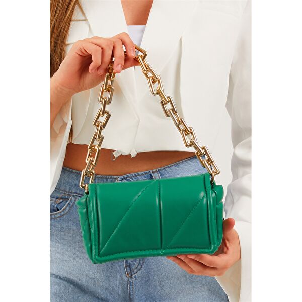 Deri Görünümlü Zincir Detaylı Kadın Çapraz Çanta Deri Görünümlü Zincir Detaylı Kadın Çapraz Çanta