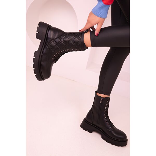 Deri Görünümlü Bağcıklı Kadın Bot