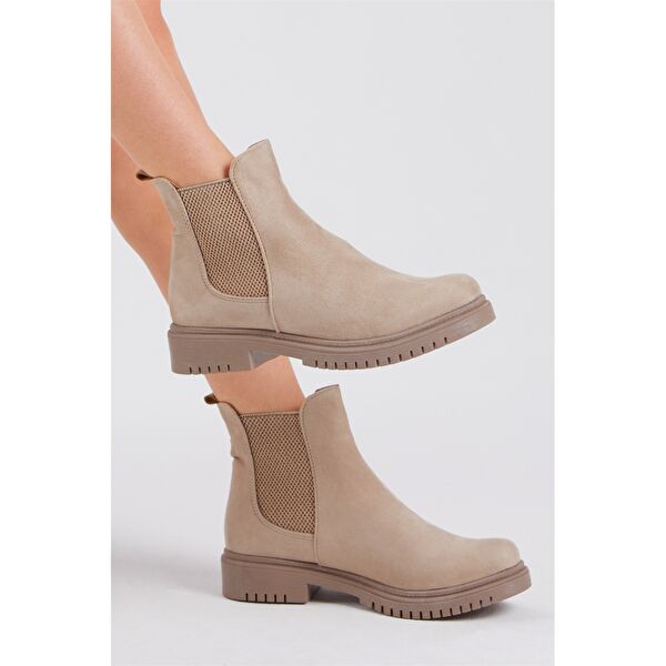 Yanları Lastikli Kadın Bot