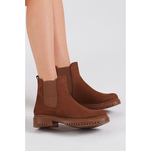 Yanları Lastikli Kadın Bot