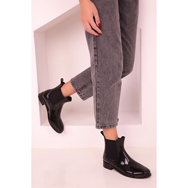 Yanları Lastikli Kadın Bot