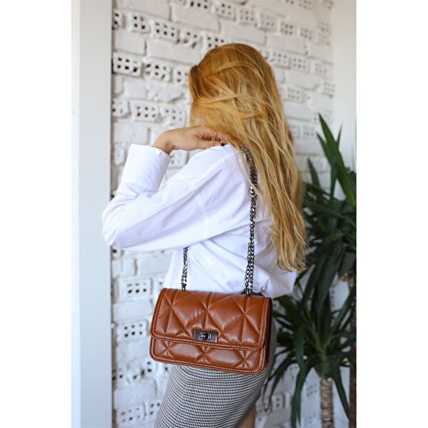 Kapitoneli Zincir Askılı Kadın Omuz Çantası