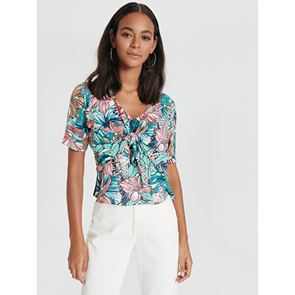 LCW CASUAL V Yaka Kısa Kollu Bağlama Detaylı Kadın Bluz