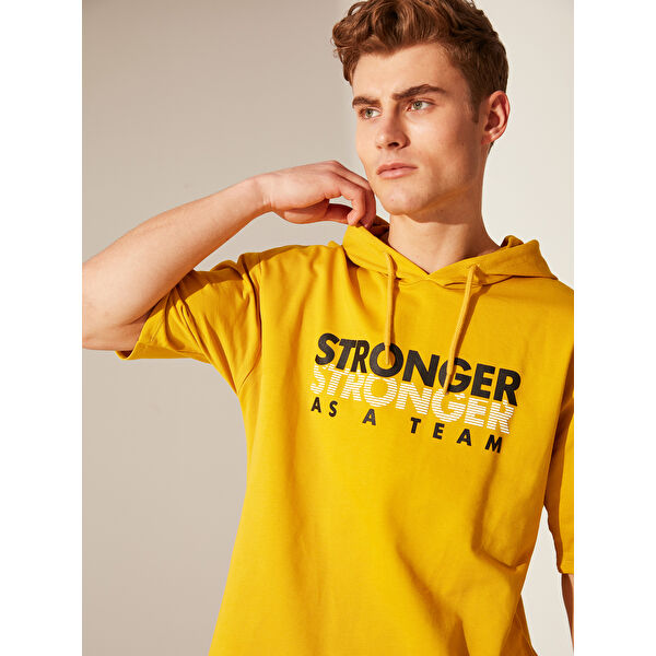 Kapüşonlu Baskılı Kısa Kollu Sweatshirt Baba Oğul Kombini Kapüşonlu Baskılı Kısa Kollu Sweatshirt Baba Oğul Kombini