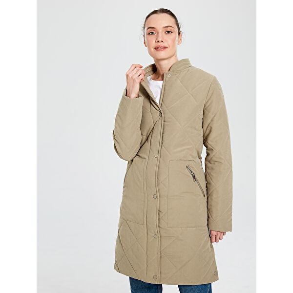 Dik Yaka Kapitone Desenli Mont