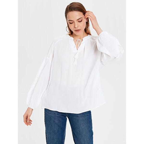 Yakası Bağlamalı Nakış Detaylı Balon Kollu Viskon Kadın Bluz