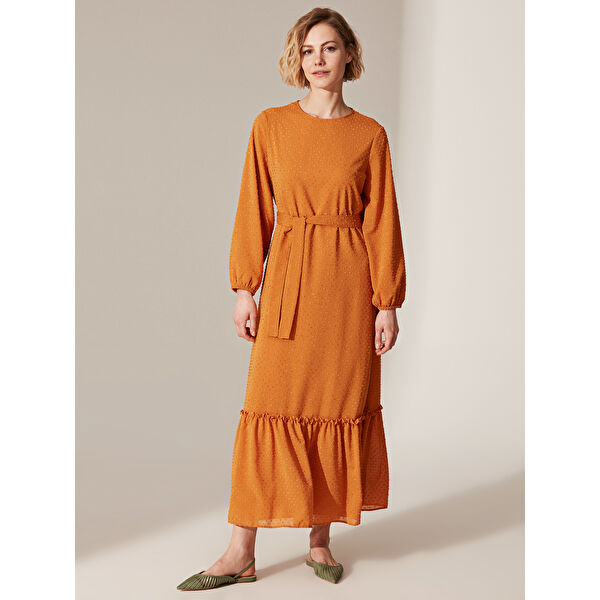 Dokulu Şifon Kumaştan Kuşaklı Uzun Elbise