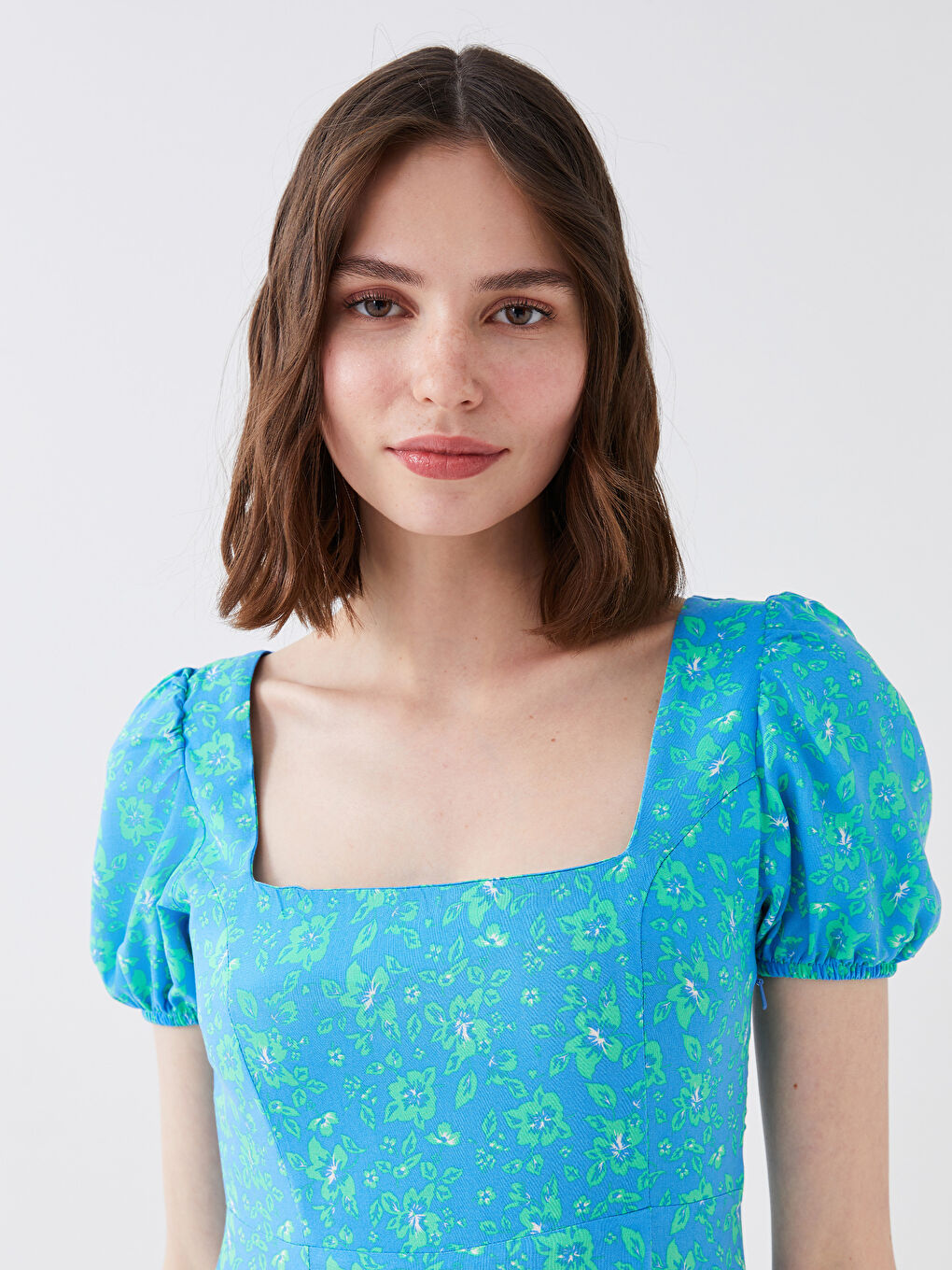 MAVİ Kare Yaka Çiçekli Kısa Kollu Poplin Kadın Elbise - S3GF97Z8-V3B | LCW