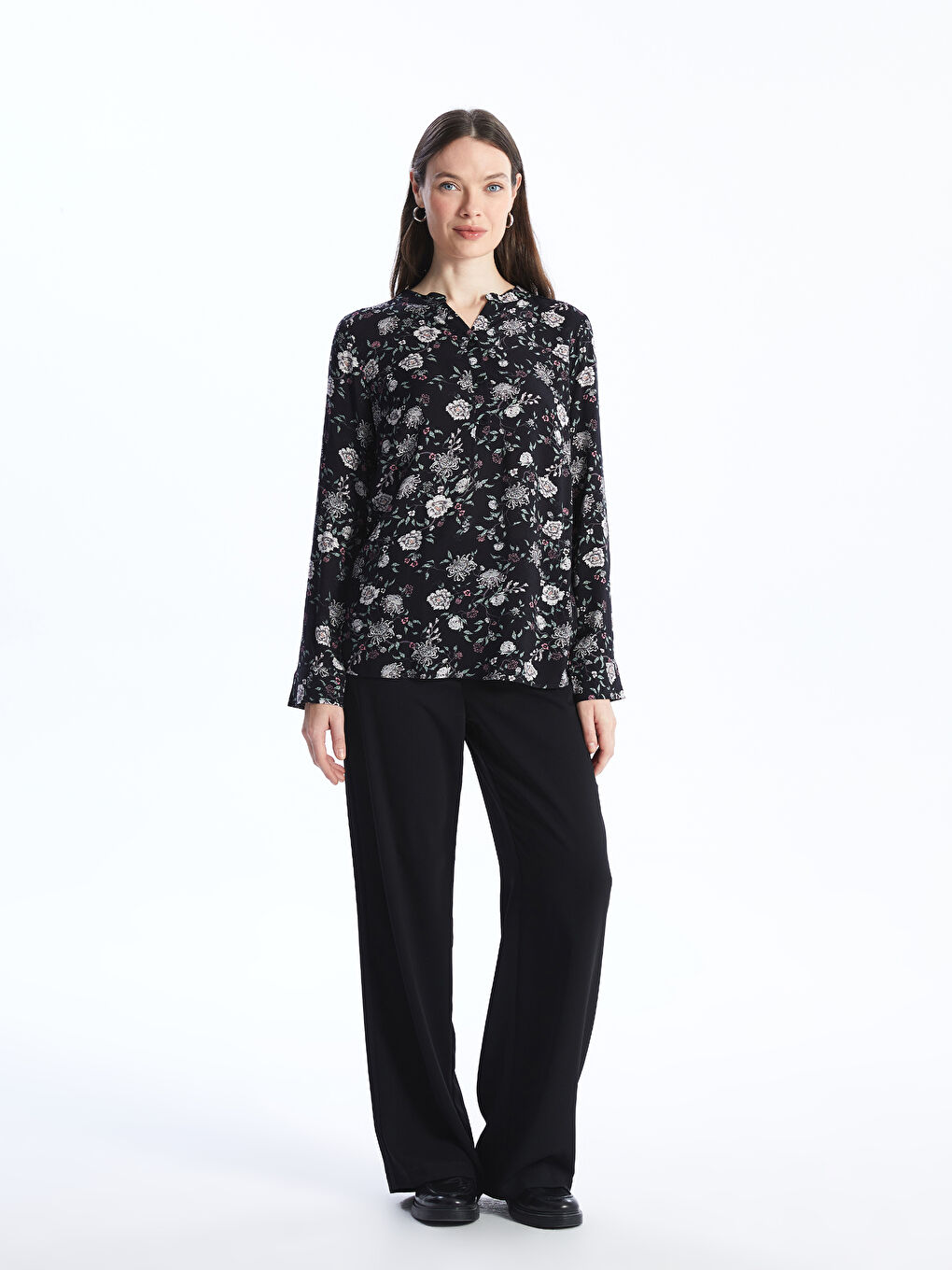 Женская блузка с длинными рукавами и узором со свободным воротником ...