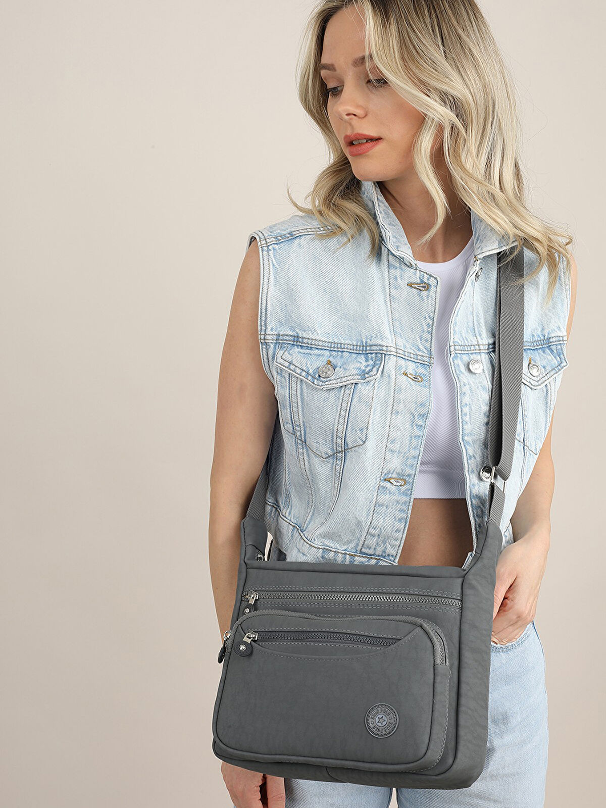 Madamra Çok Bölmeli Fermuarlı Kadın Omuz Çantası