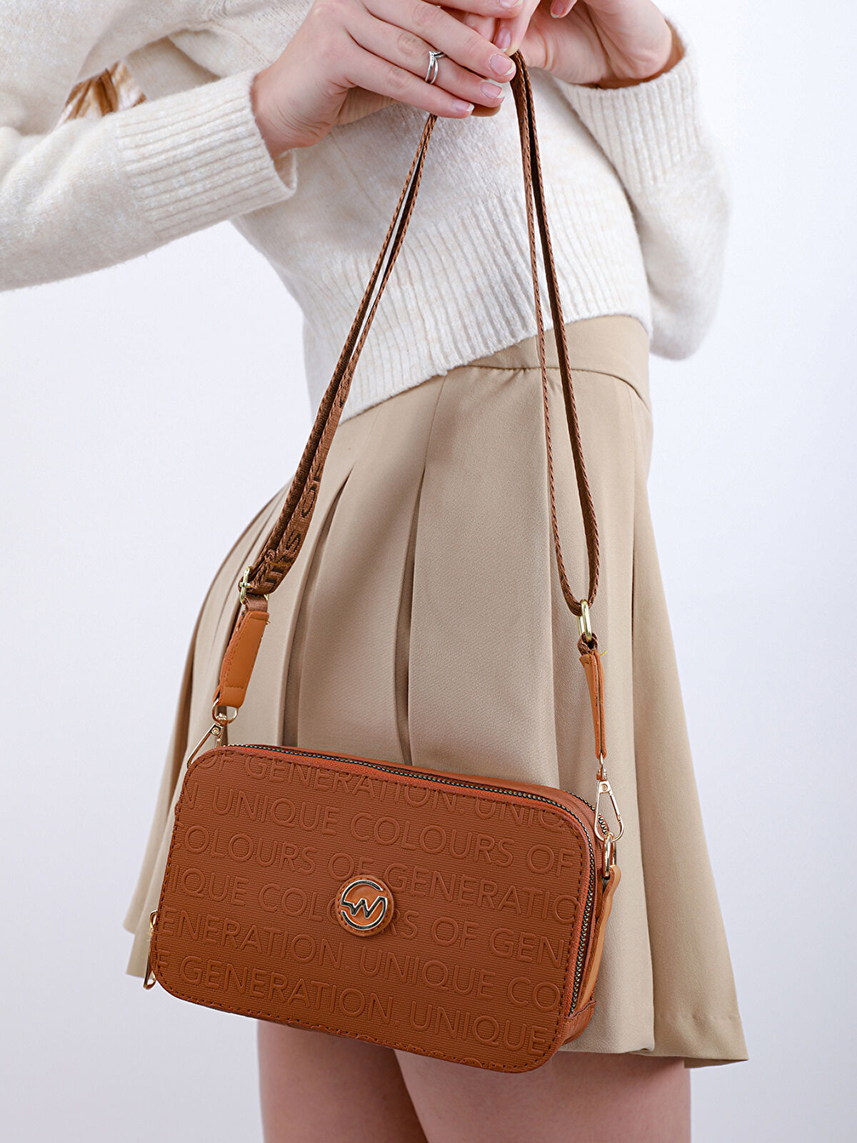 Madamra Çok Bölmeli Fermuarlı Kadın Omuz Çantası