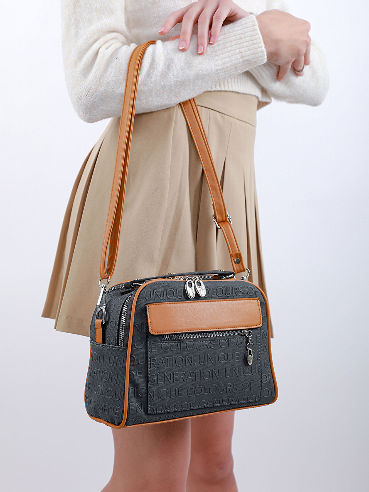 Madamra Deri Görünümlü Ayarlanabilir Askılı Kadın Çapraz Çanta