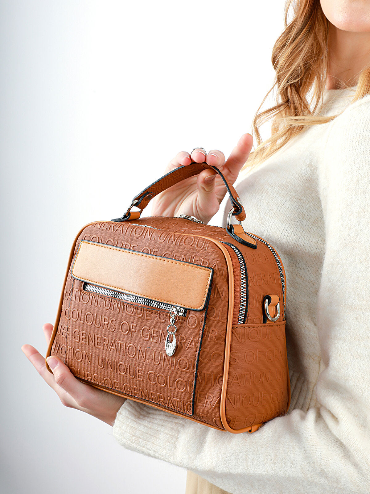 Madamra Deri Görünümlü Ayarlanabilir Askılı Kadın Çapraz Çanta Madamra Deri Görünümlü Ayarlanabilir Askılı Kadın Çapraz Çanta