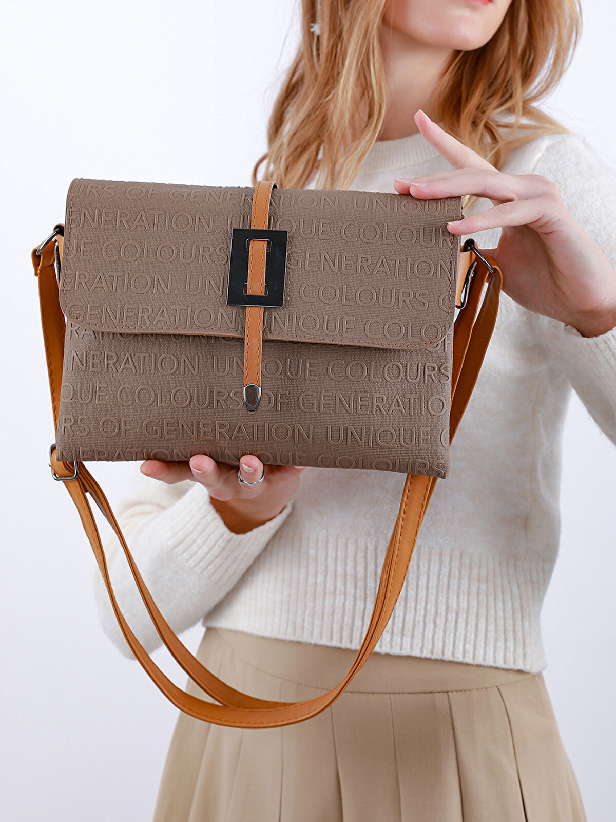 Madamra Deri Görünümlü Çok Bölmeli Kadın Omuz Çantası