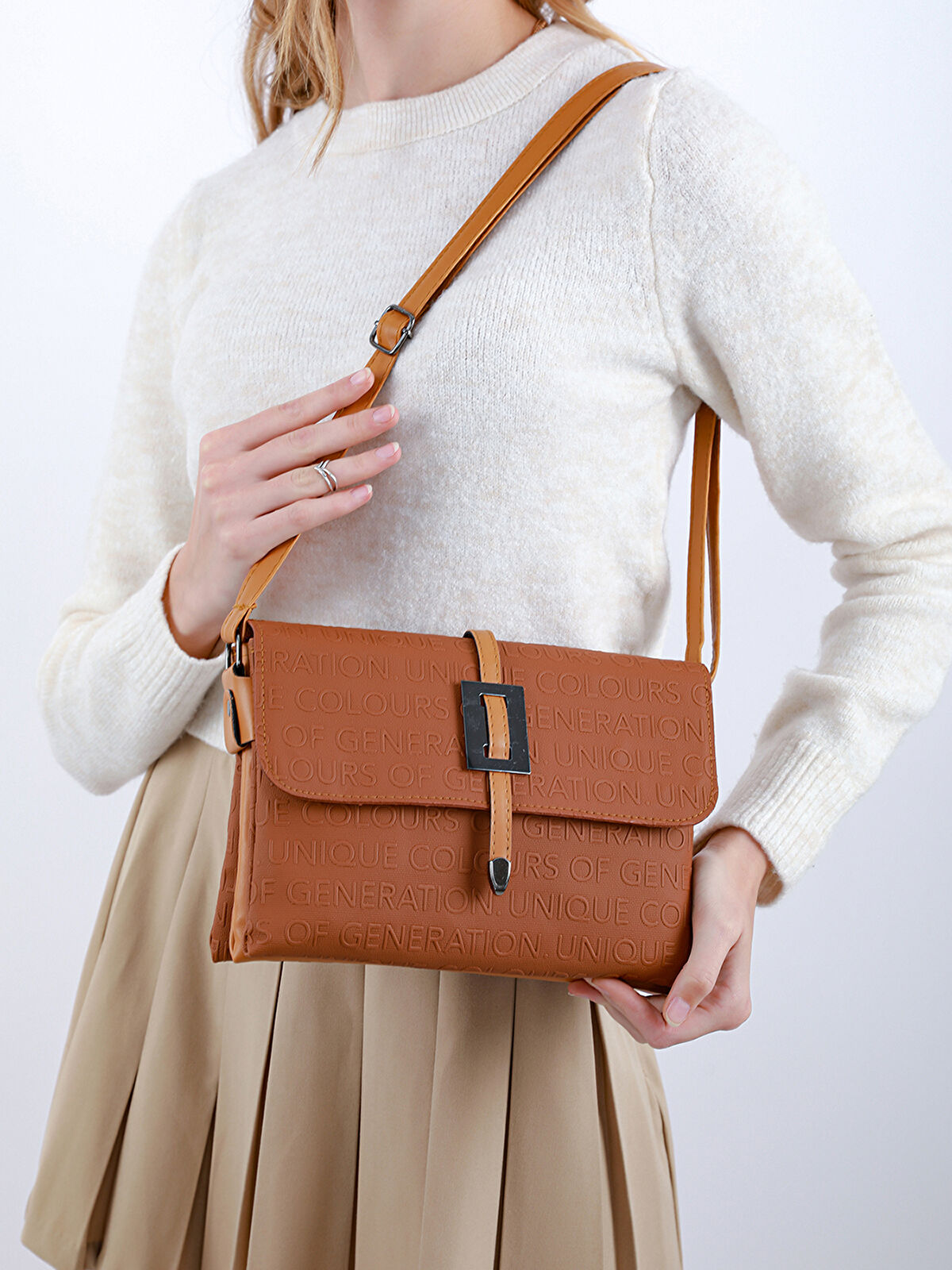 Madamra Deri Görünümlü Çok Bölmeli Kadın Omuz Çantası