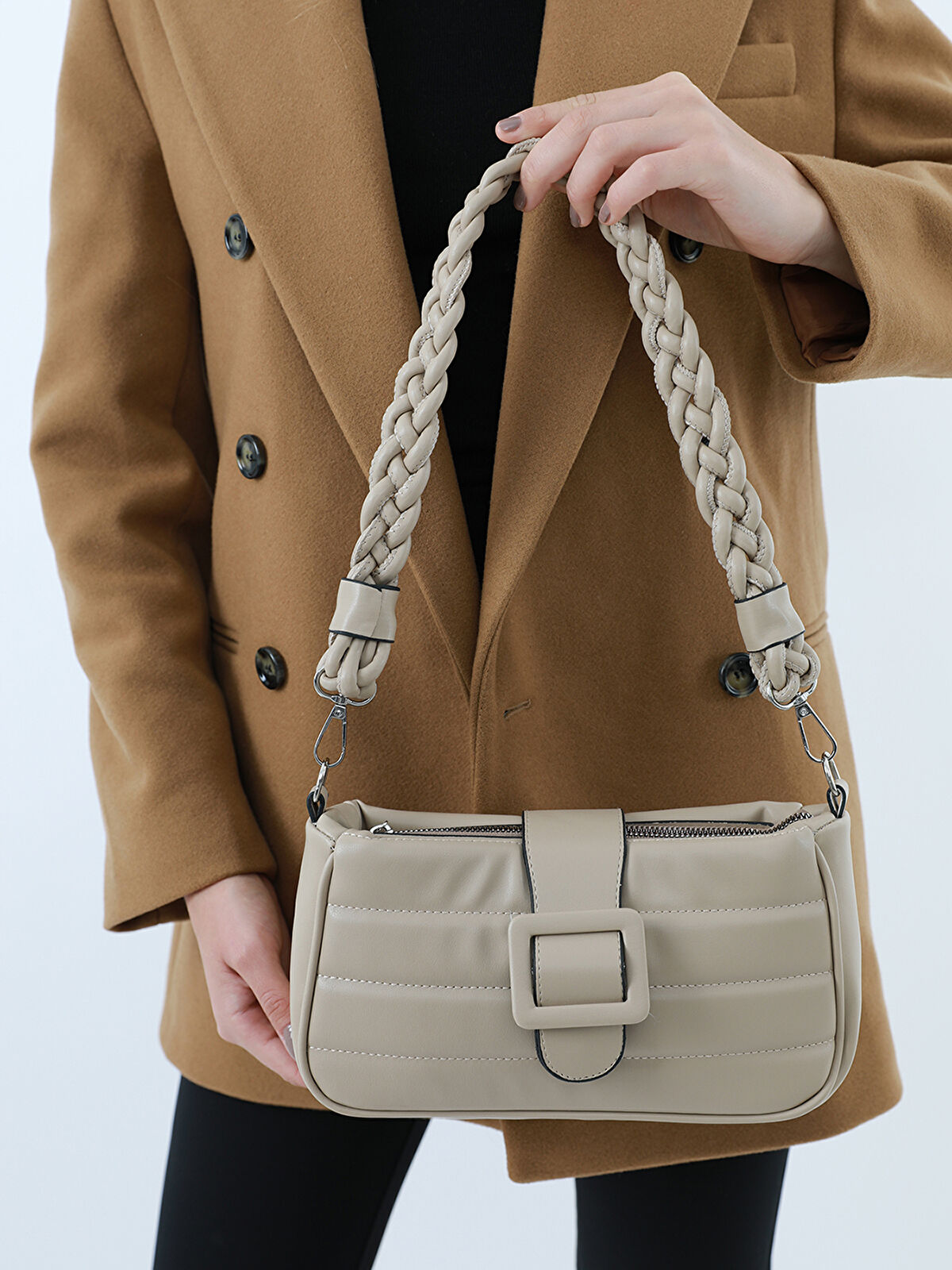 Madamra Fermuarlı Toka Detaylı Kadın Kol Çantası