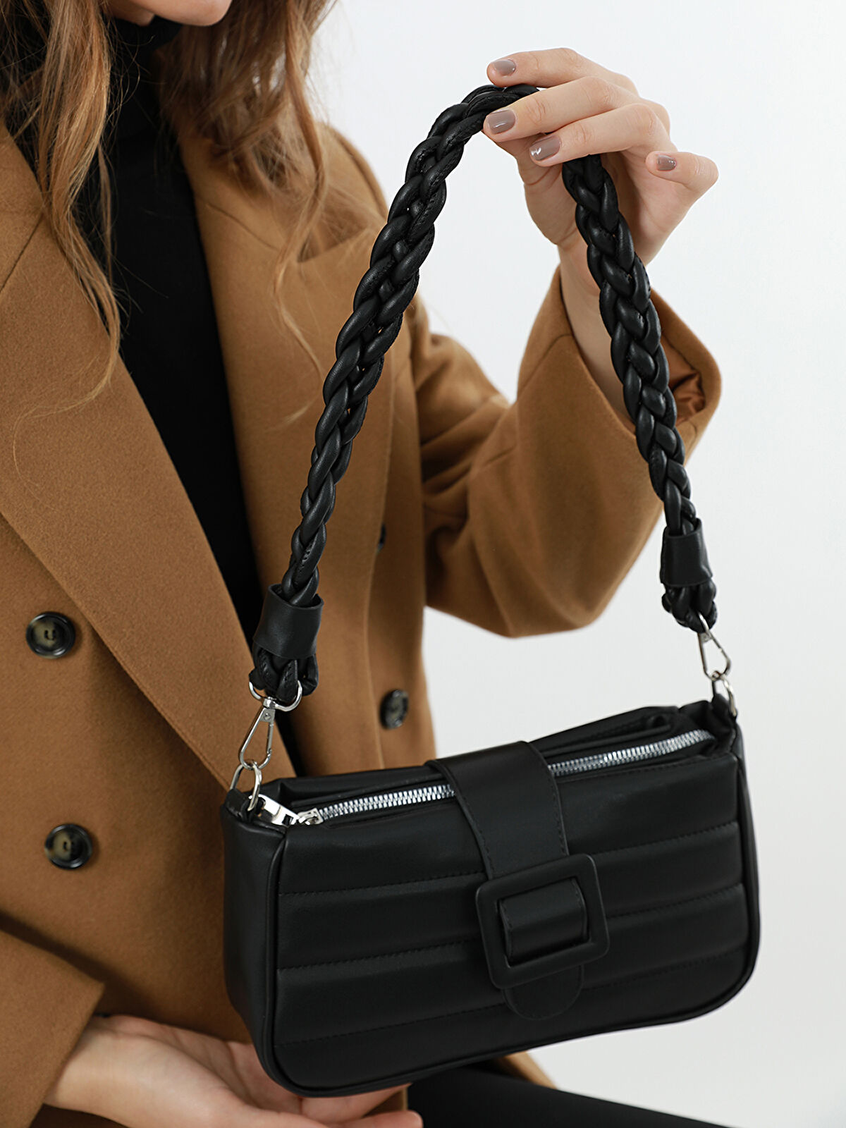 Madamra Fermuarlı Toka Detaylı Kadın Kol Çantası