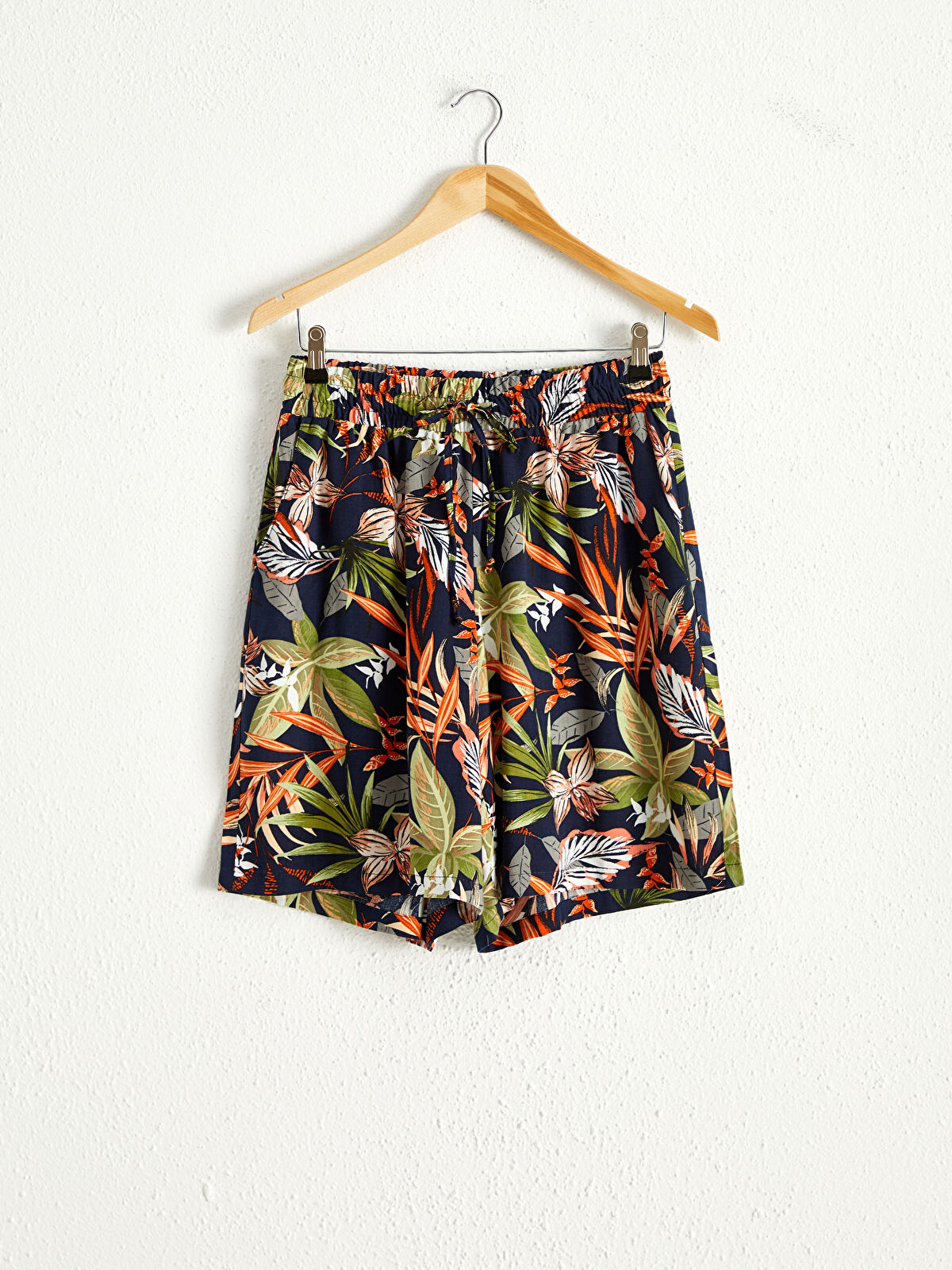 Beli Lastikli Desenli Viskon Bermuda