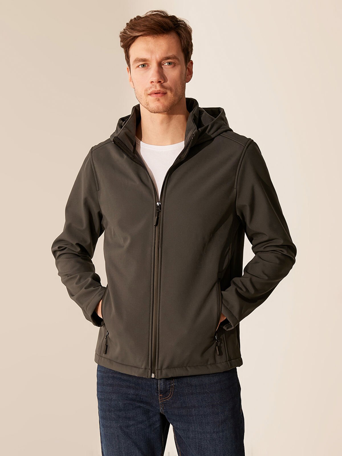 Outdoor Kapüşonlu Basic İnce Softshell Mont